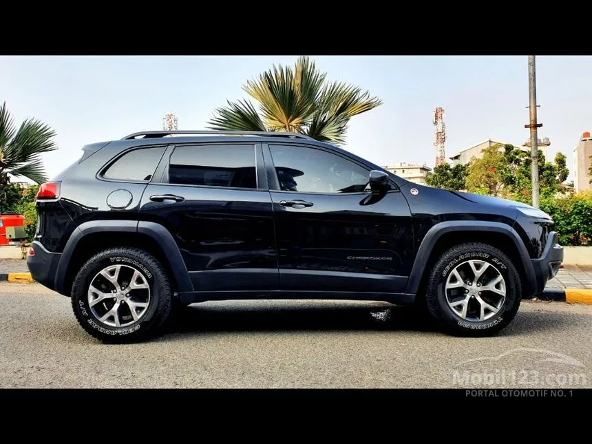 Jual Mobil Jeep Cherokee 2015 Trailhawk 2.4 di DKI Jakarta Automatic ...