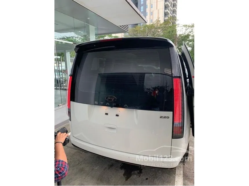 Jual Mobil Hyundai Staria 2021 Signature 9 2.2 di DKI Jakarta Automatic ...