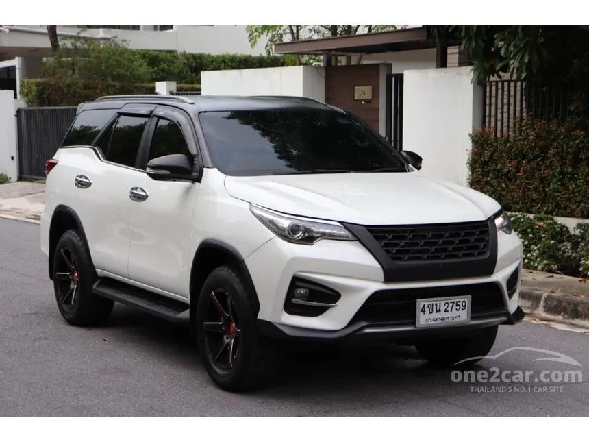 2016 Toyota Fortuner 2.4 (ปี 15-25) V SUV for sale on One2car