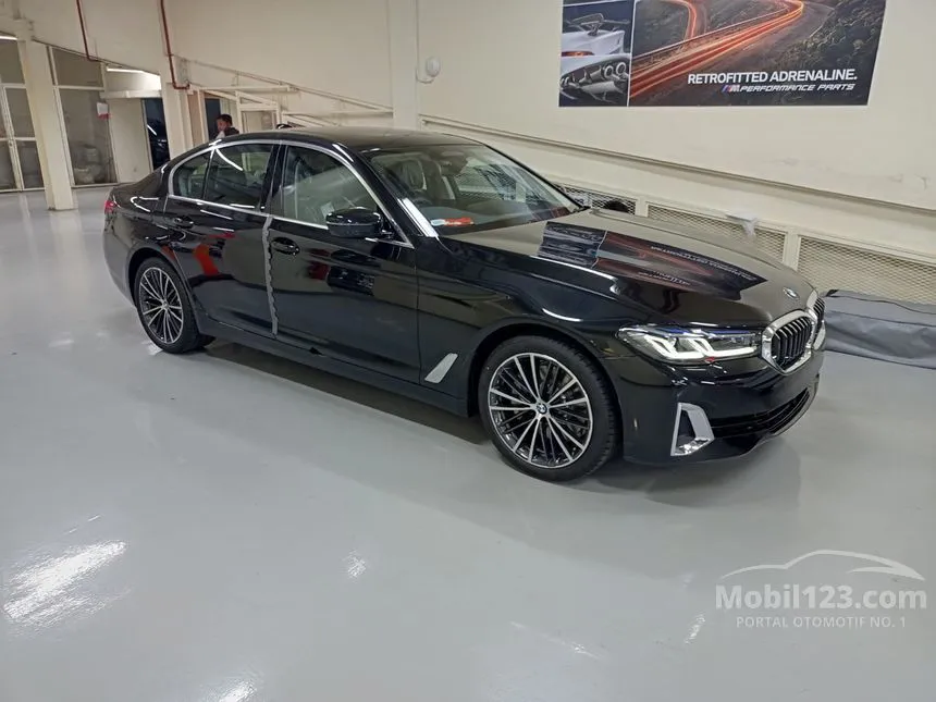 Jual Mobil BMW 530i 2022 Opulence 2.0 di DKI Jakarta Automatic Sedan ...