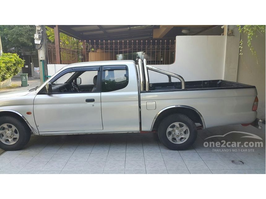 2000 Mitsubishi Strada 2.8 MEGA CAB GLX Pickup MT for sale on One2car