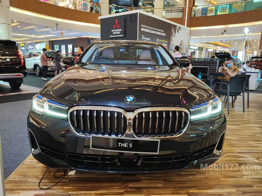 Jual Mobil BMW 530i 2023 Opulence 2.0 di DKI Jakarta Automatic Sedan ...
