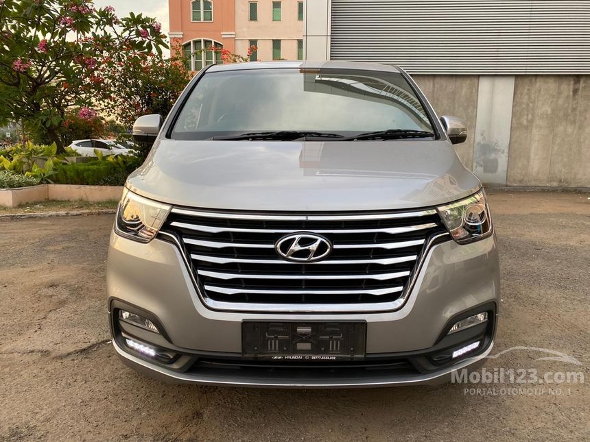 Jual Mobil Hyundai H-1 2018 Royale 2.5 di DKI Jakarta Automatic MPV Abu ...