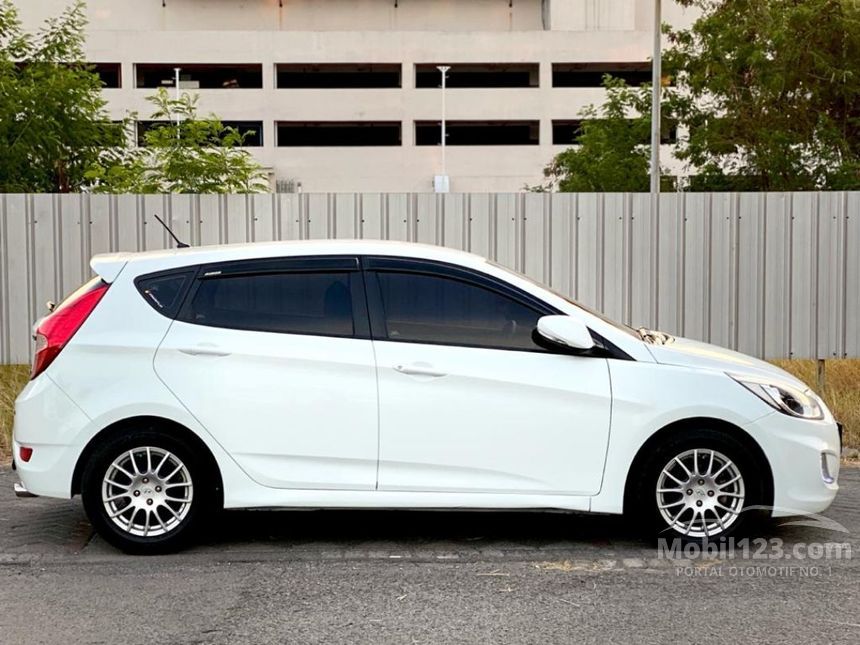 Jual Mobil Hyundai Grand Avega 2015 Limited Edition 1.4 di Jawa Timur ...
