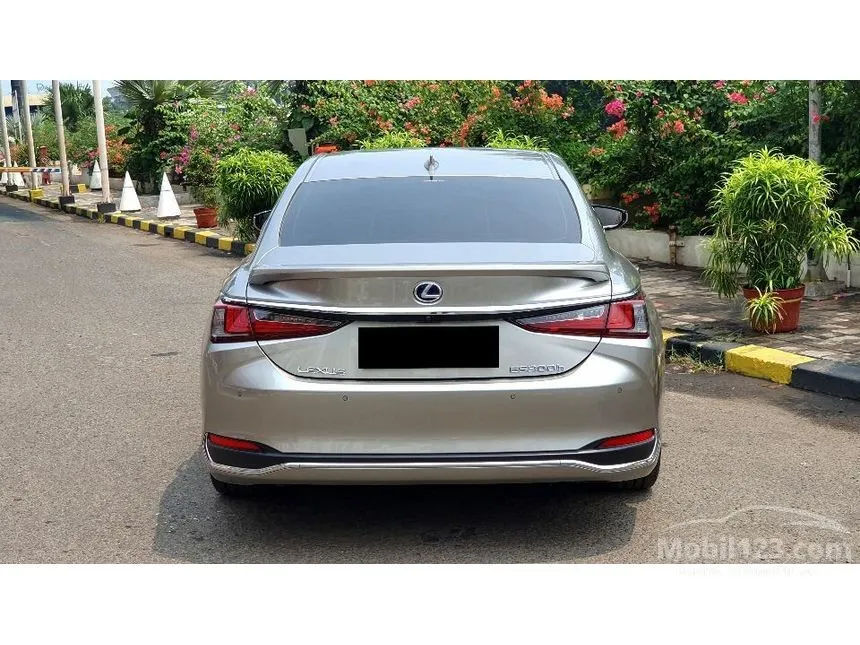 Jual Mobil Lexus ES300h 2022 Ultra Luxury 2.5 di DKI Jakarta Automatic Sedan Silver Rp 995.000. ...