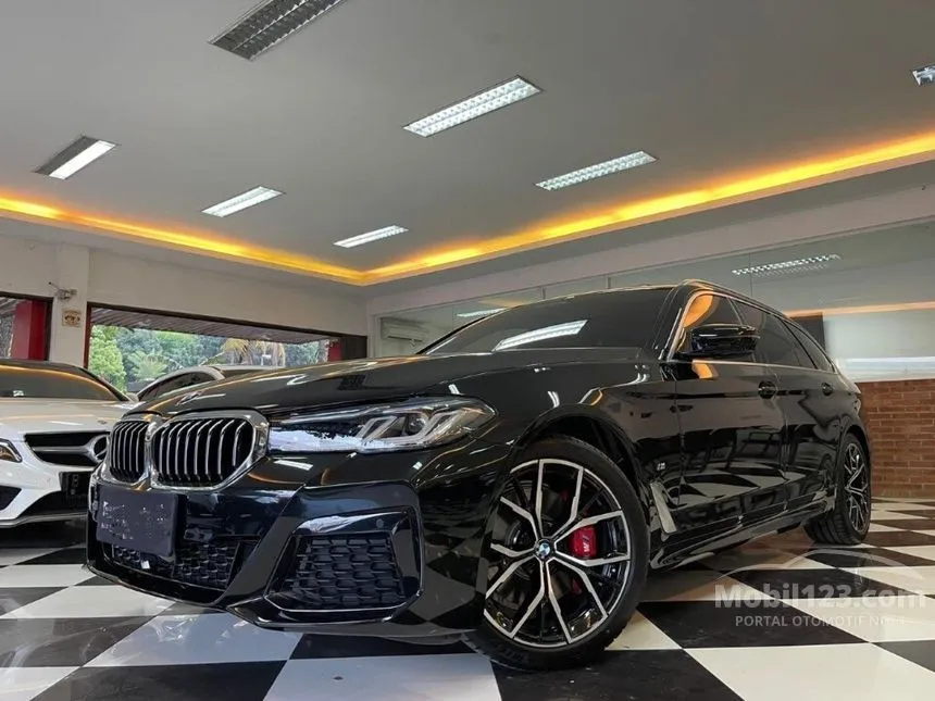 Jual Mobil BMW 530i 2022 Opulence 2.0 di DKI Jakarta Automatic Sedan ...