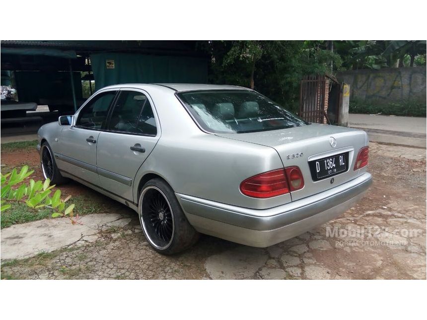 Jual Mobil Mercedes-Benz E230 1997 W210 2.3 Automatic 2.3 di DKI ...
