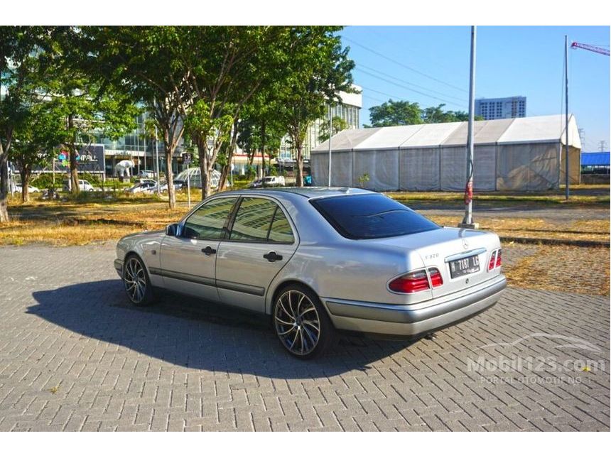 Jual Mobil Mercedes-Benz E320 1997 W210 3.2 Manual 3.2 di Jawa Timur ...