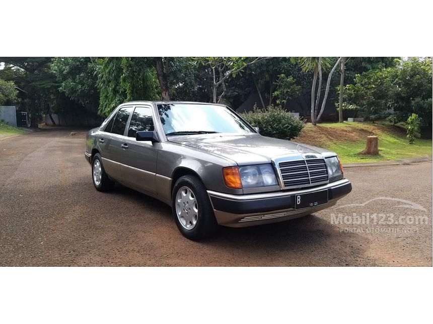 Jual Mobil Mercedes-Benz 220E 1993 W124 2.2 di DKI Jakarta Manual Sedan ...