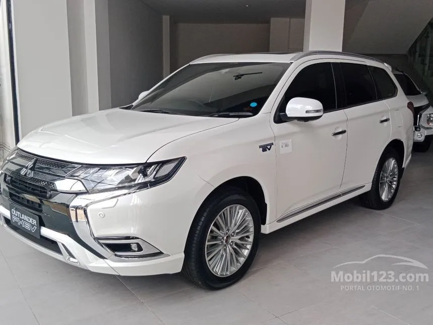 Jual Mobil Mitsubishi Outlander 2021 PHEV 2.4 di DKI Jakarta Automatic ...