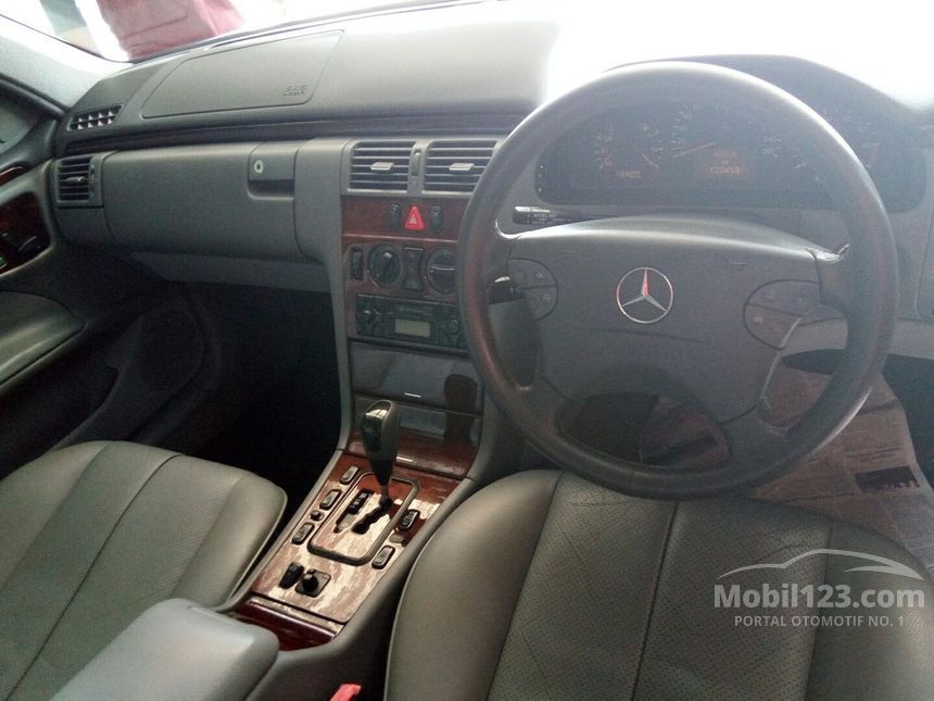 Jual Mobil Mercedes-Benz E240 2002 W210 2.6 di Yogyakarta Automatic Sedan Silver Rp 125.000.000 ...