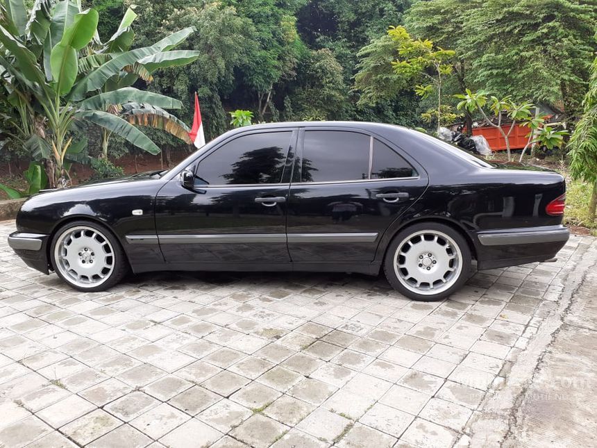 Jual Mobil Mercedes-Benz E230 1998 W210 2.3 Automatic 2.3 di DKI Jakarta Automatic Sedan Hitam ...