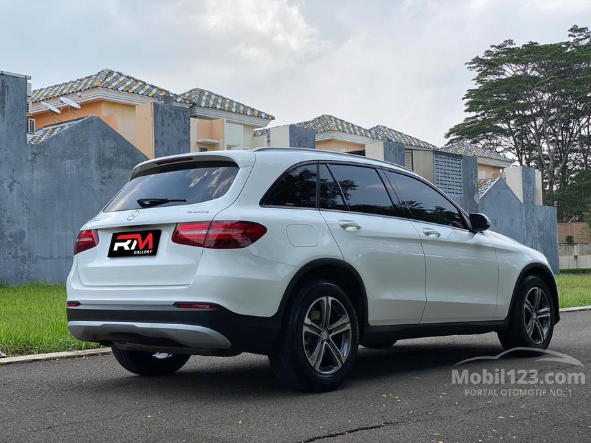 Jual Mobil Mercedes-Benz GLC250 2017 Exclusive 4MATIC 2.0 di DKI ...