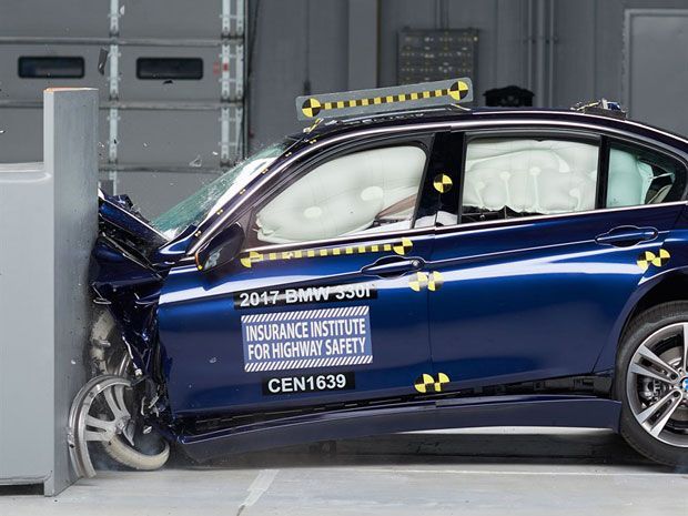 BMW Seri 3 Berhasil Raih Nilai Keselamatan Tertinggi dari IIHS ...