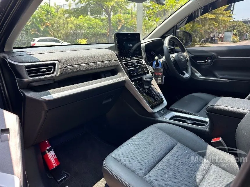 Jual Mobil Toyota Kijang Innova Zenix 2022 Q HV TSS Modellista 2.0 di ...