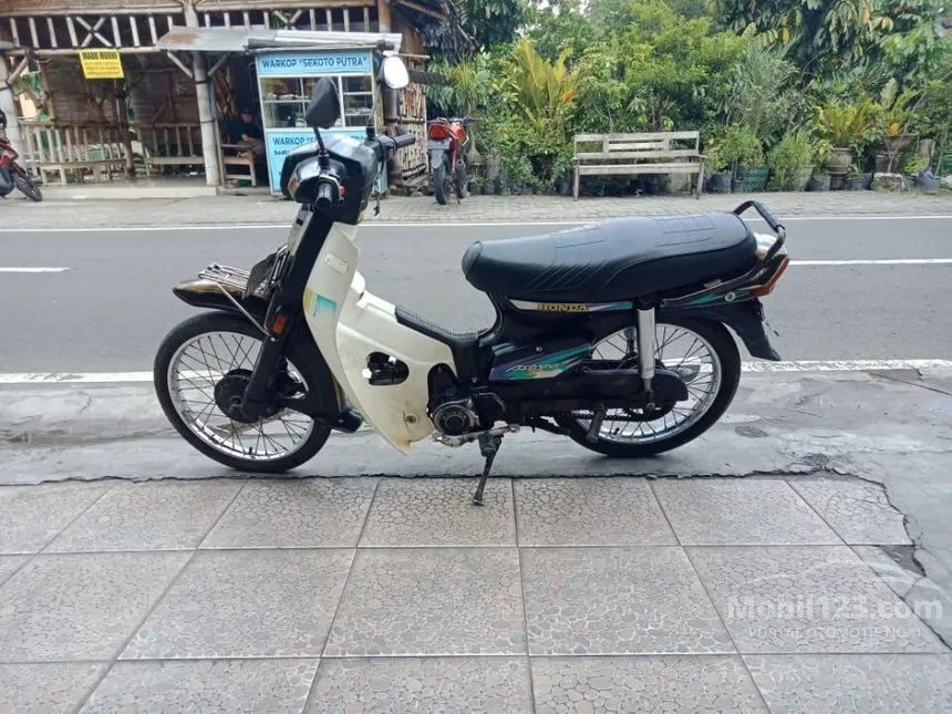 Jual Motor Honda Astrea 1996 C100 0.1 di Jawa Timur Manual Others Putih ...