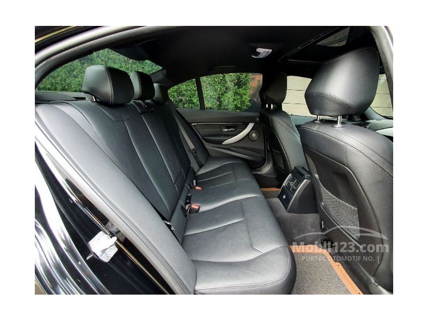 Jual Mobil BMW 330i 2018 M Sport 2.0 di DKI Jakarta Automatic Sedan ...