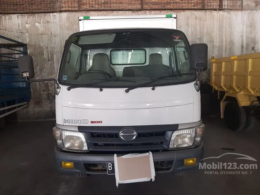 Jual Mobil Hino Dutro 2012 Truck 4.0 di DKI Jakarta Manual Trucks Putih ...