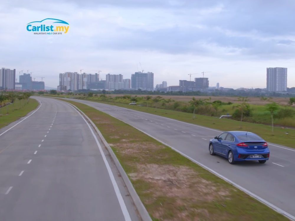 Video: Hyundai Ioniq On The Wrong Side Of The Road… Driven By Roda ...