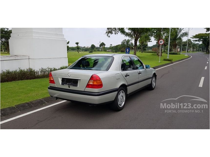 Jual Mobil Mercedes-Benz C180 1996 1.8 di Jawa Timur Manual Sedan Abu ...