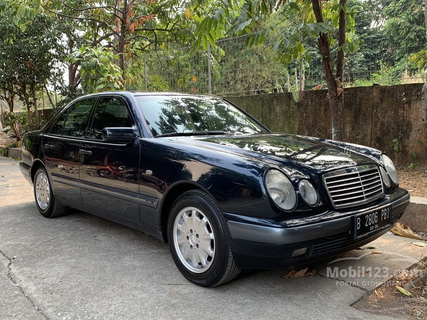 Jual Mobil Mercedes-Benz E230 1997 W210 2.3 Automatic 2.3 di DKI Jakarta Automatic Sedan Biru Rp ...