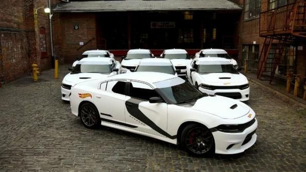 แฟนสตาร์ วอร์ส ห้ามพลาด !! เมื่อฮอทวีลส์ นำ ดอดจ์ ชาร์จเจอร์ มาแต่งเป็น ...