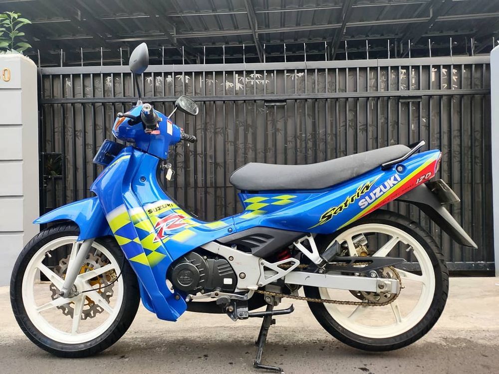 Suzuki Satria 120 Lumba-lumba; Raja Bebek Sport 2-Tak Era 90-an yang ...