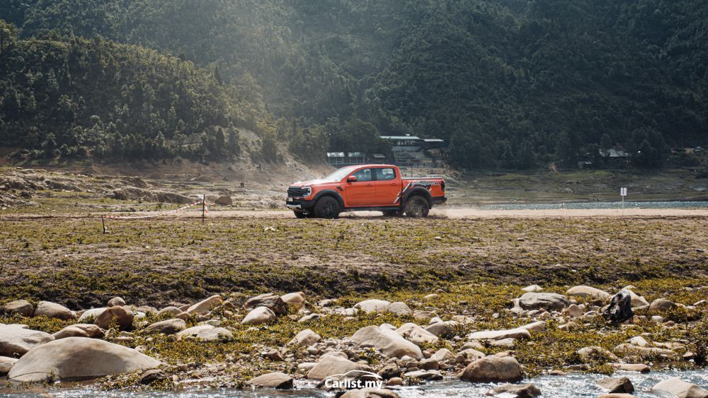 2023 Ford Ranger Raptor - Twin Test In Vietnam - PHOTOS | Carlist.my