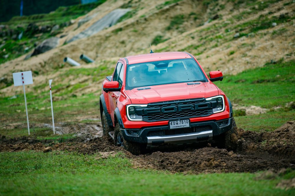 2023 Ford Ranger Raptor - Twin Test In Vietnam - PHOTOS | Carlist.my
