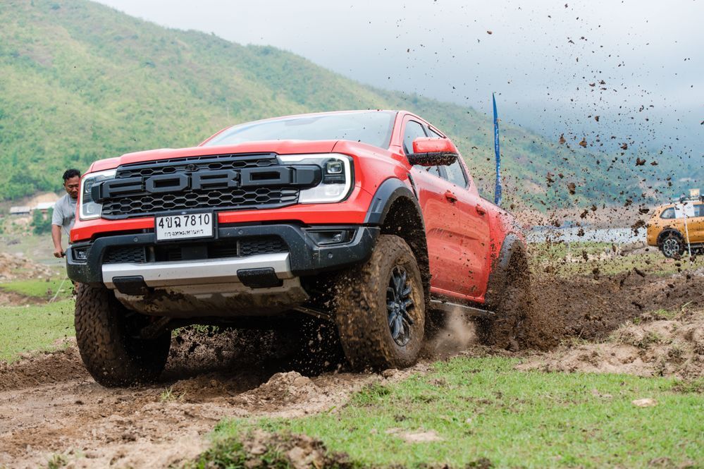 2023 Ford Ranger Raptor - Twin Test In Vietnam - PHOTOS | Carlist.my