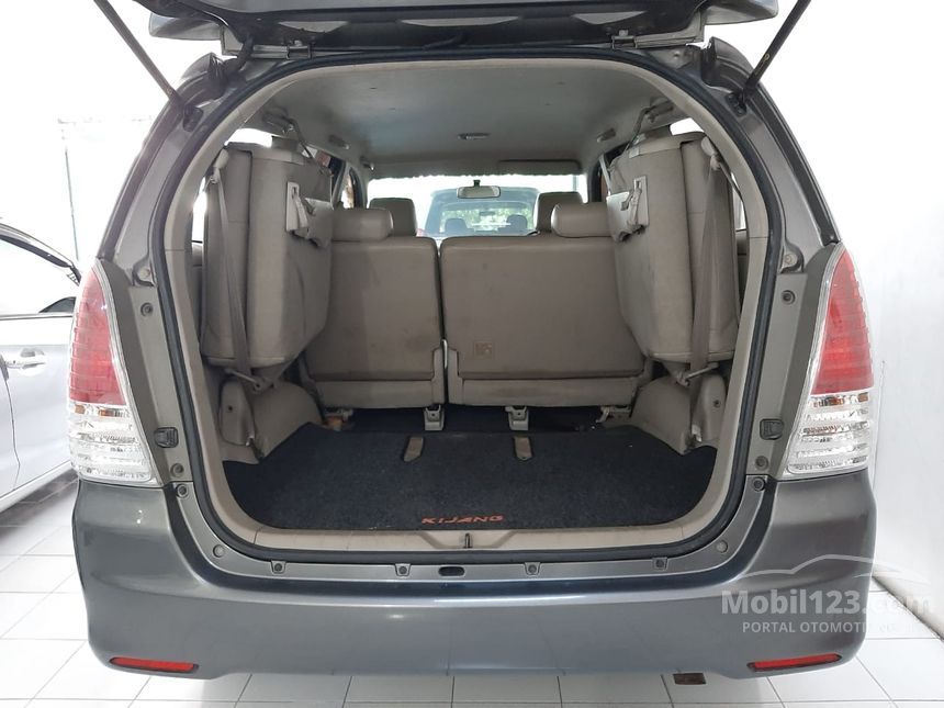 Jual Mobil Toyota Kijang Innova 2010 J 2.0 di Jawa Timur Manual MPV Abu ...