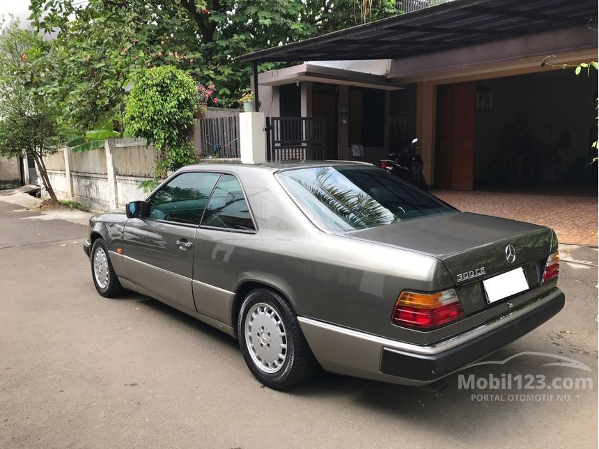 Jual Mobil Mercedes-Benz 300CE 1990 C124 3.0 Automatic 3.0 di DKI ...