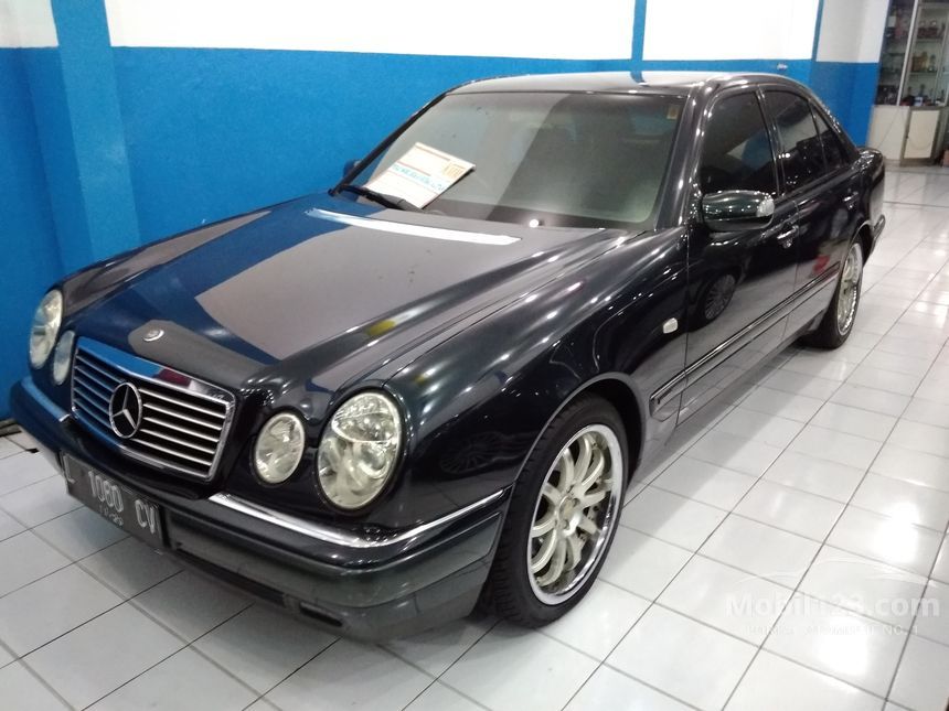 Jual Mobil Mercedes-Benz E320 1997 W210 3.2 Automatic 3.2 di Jawa Timur ...