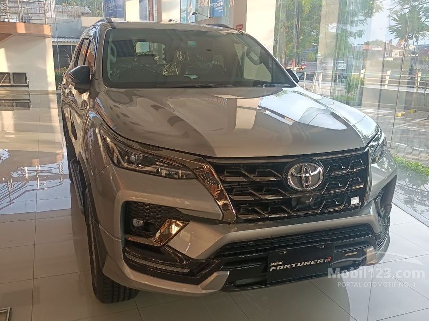 Jual Mobil Toyota Fortuner 2024 GR Sport Two-Tone 2.8 di Banten ...