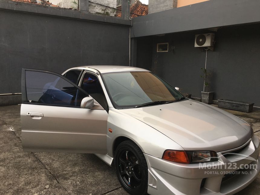 Jual Mobil Mitsubishi Lancer 2000 GLXi 1.6 di Jawa Barat Manual Sedan ...