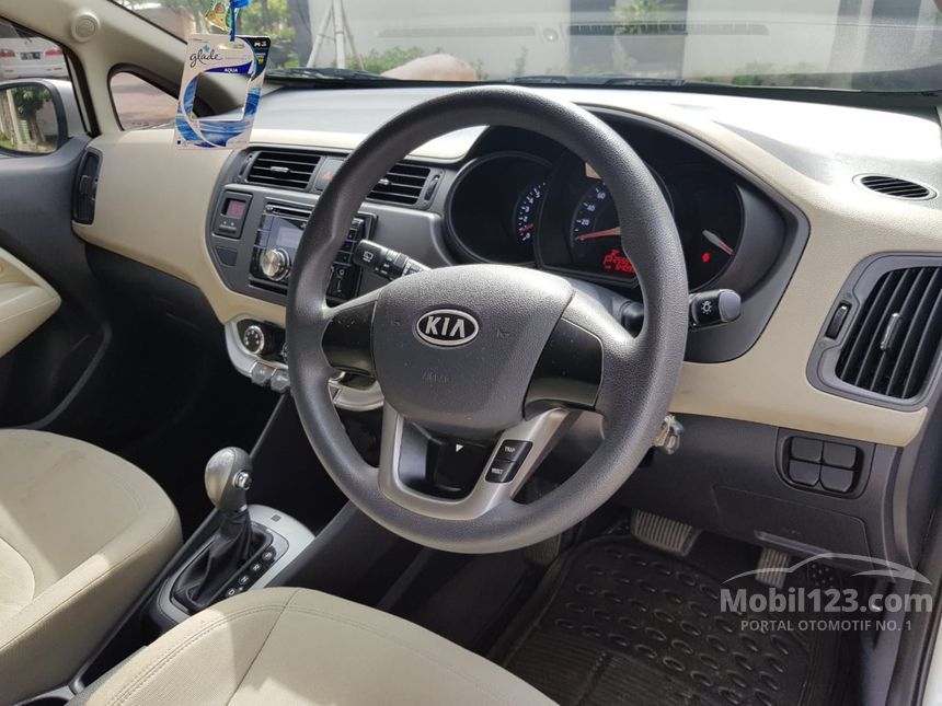 Jual Mobil KIA Rio 2012 UB 1.4 di Jawa Timur Automatic Hatchback Silver ...