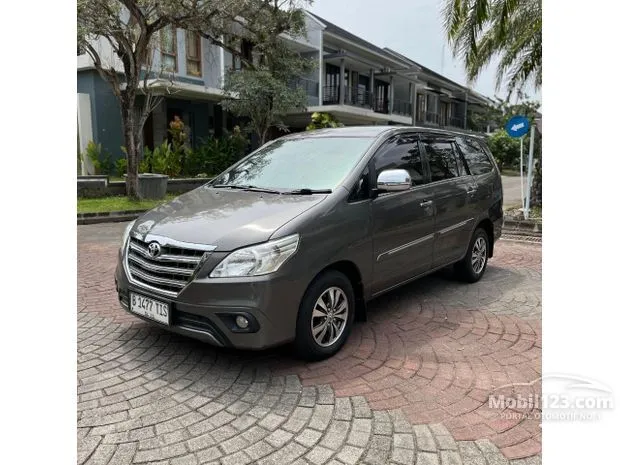Jual Toyota Kijang Innova Diesel 2015 Bekas di Indonesia Harga Kredit ...